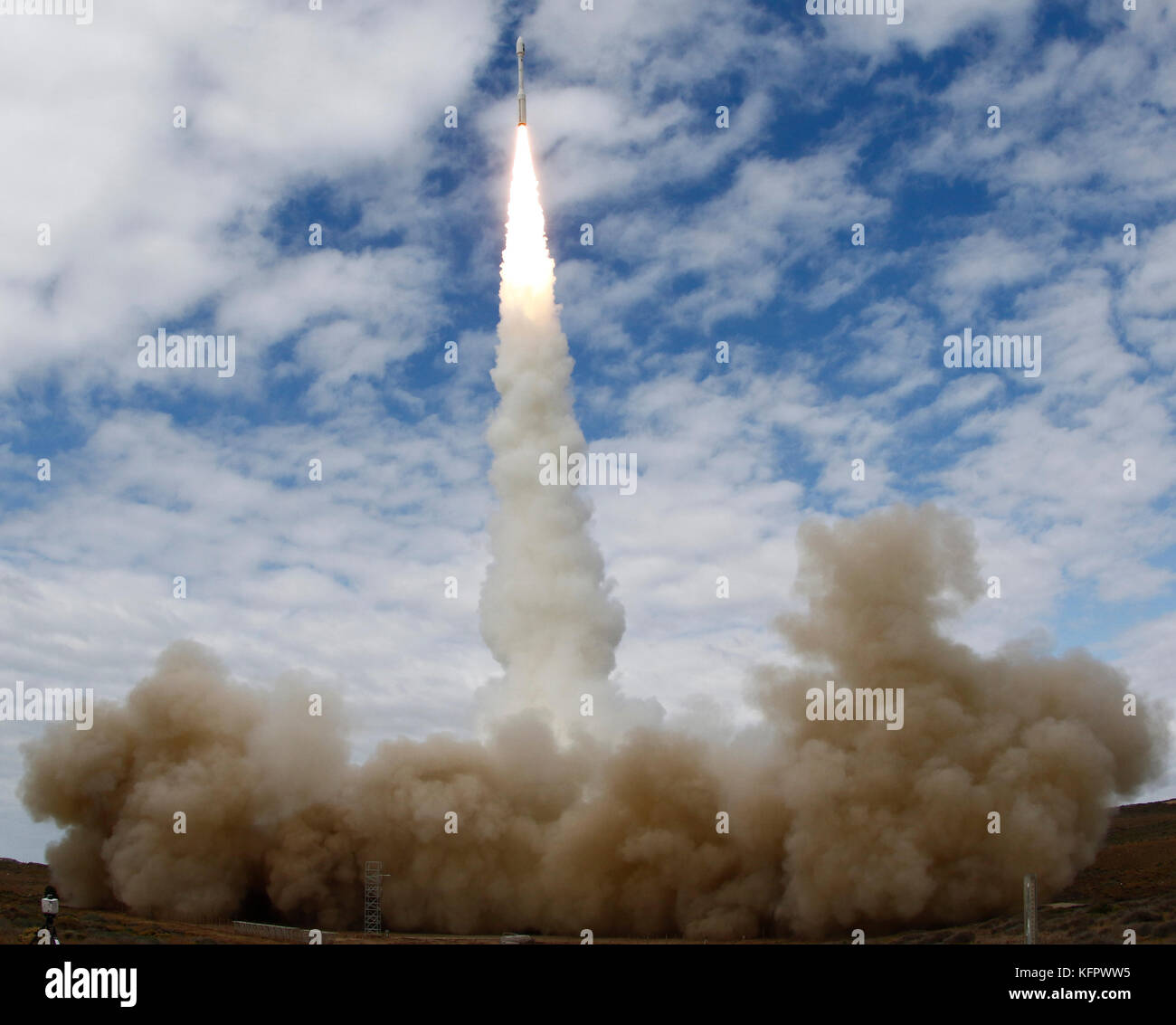 Orbital atk minotaur c rocket hi-res stock photography and images - Alamy
