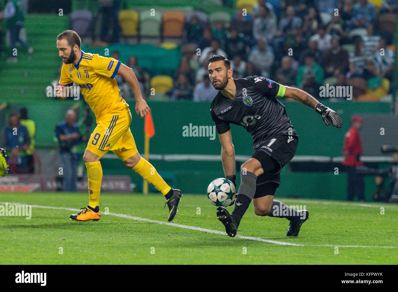 Lisbon, Portugal. 31st Oct, 2017. Sporting's goalkeeper from Portugal ...