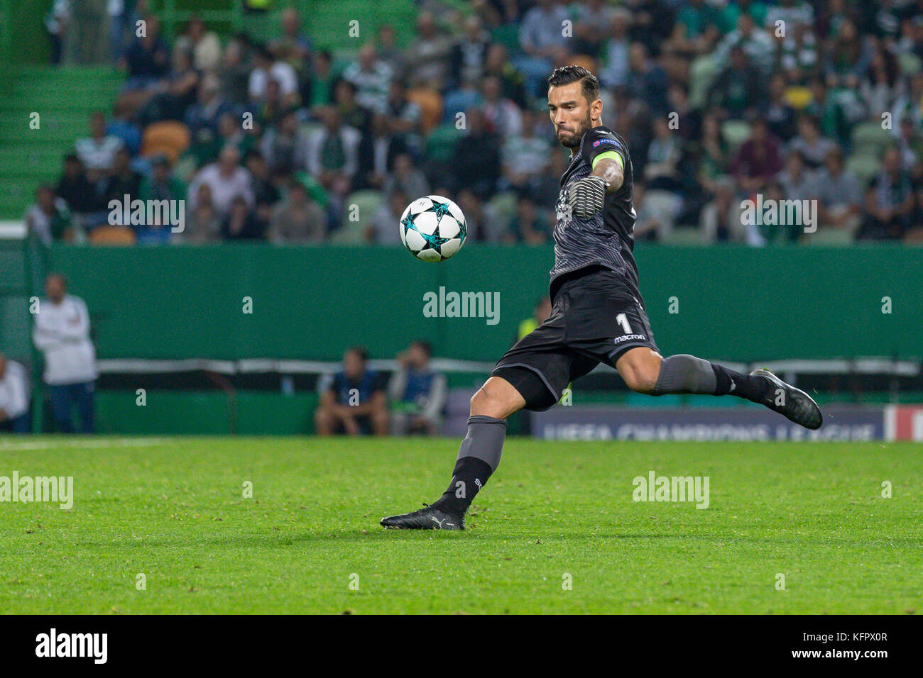Lisbon, Portugal. 31st Oct, 2017. Sporting's goalkeeper from Portugal ...