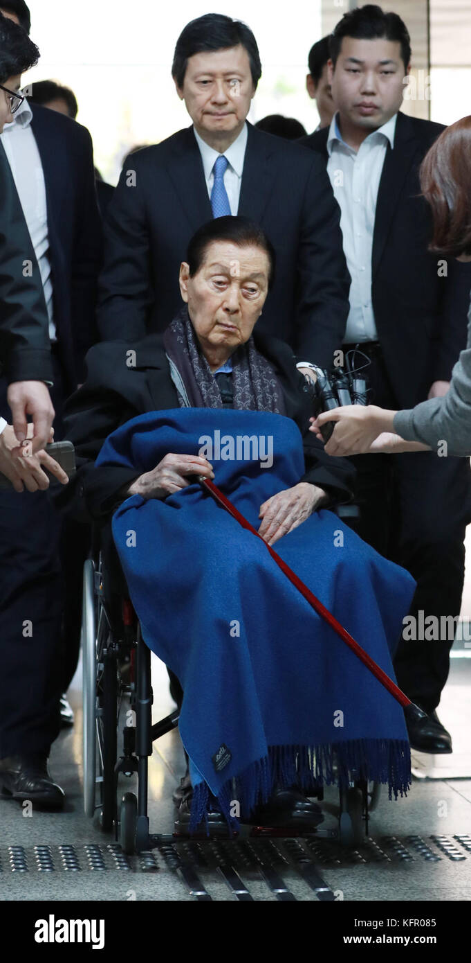 01st Nov, 2017. Lotte founder at court trial Shin Kyuk-ho, founder of ...
