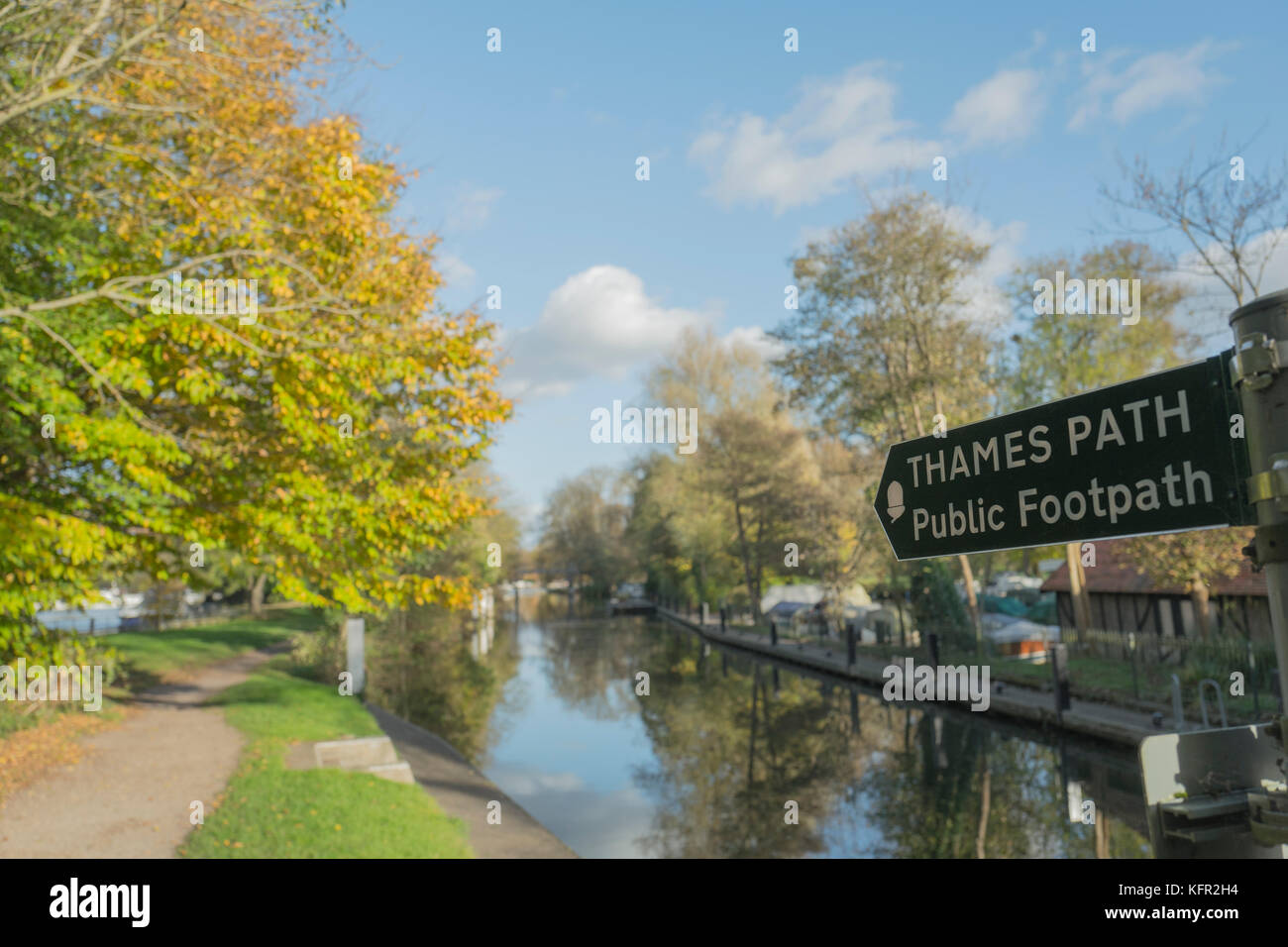 Thames Path near Hurley Lock Berkshire Stock Photo - Alamy