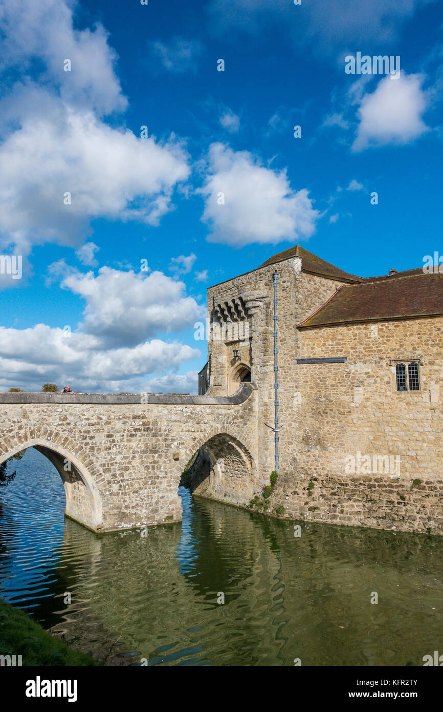 Entrance Bridge,Gate house,Leeds Castle,Maidstone,Kent,England,UK Stock ...