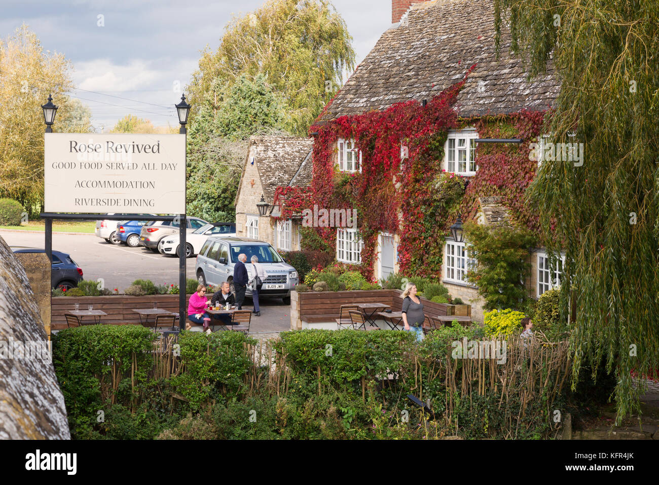 Pub UK - The Rose Revived Pub, New bridge, Northmoor, Oxfordshire UK ...