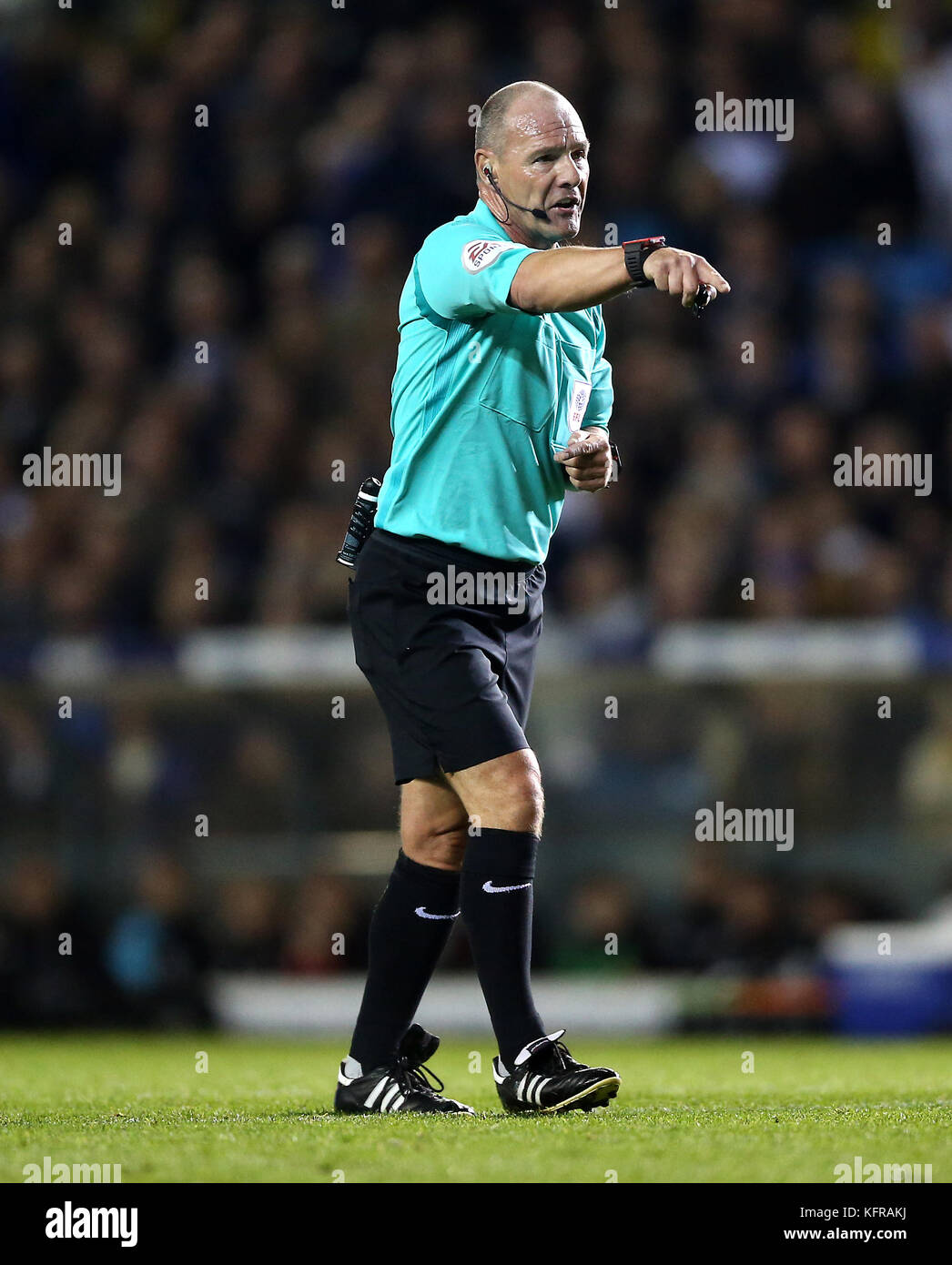 Match referee Scott Duncan Stock Photo - Alamy