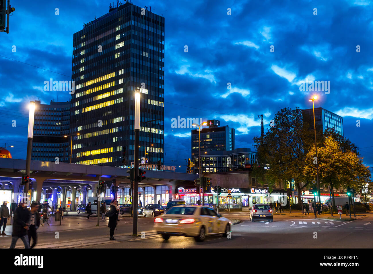 Downtown office towers hi-res stock photography and images - Alamy