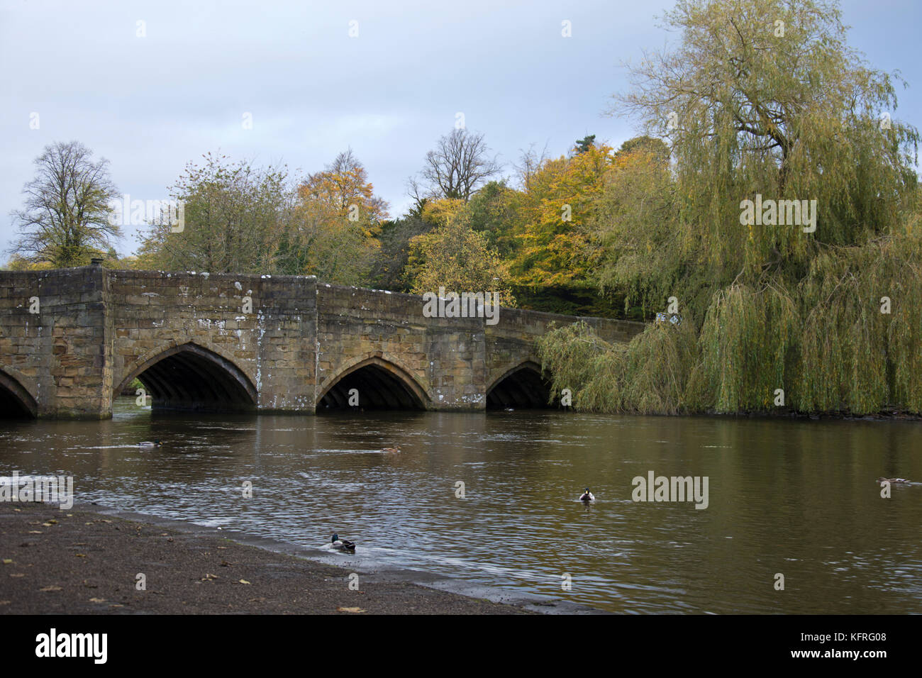 Bridge over river wye bakewell hi-res stock photography and images - Alamy