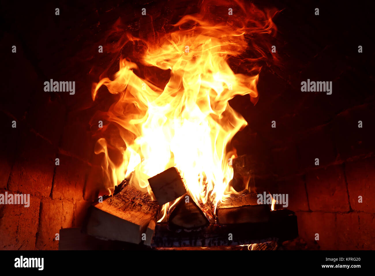 Long tongues of flame of burning fire Stock Photo - Alamy