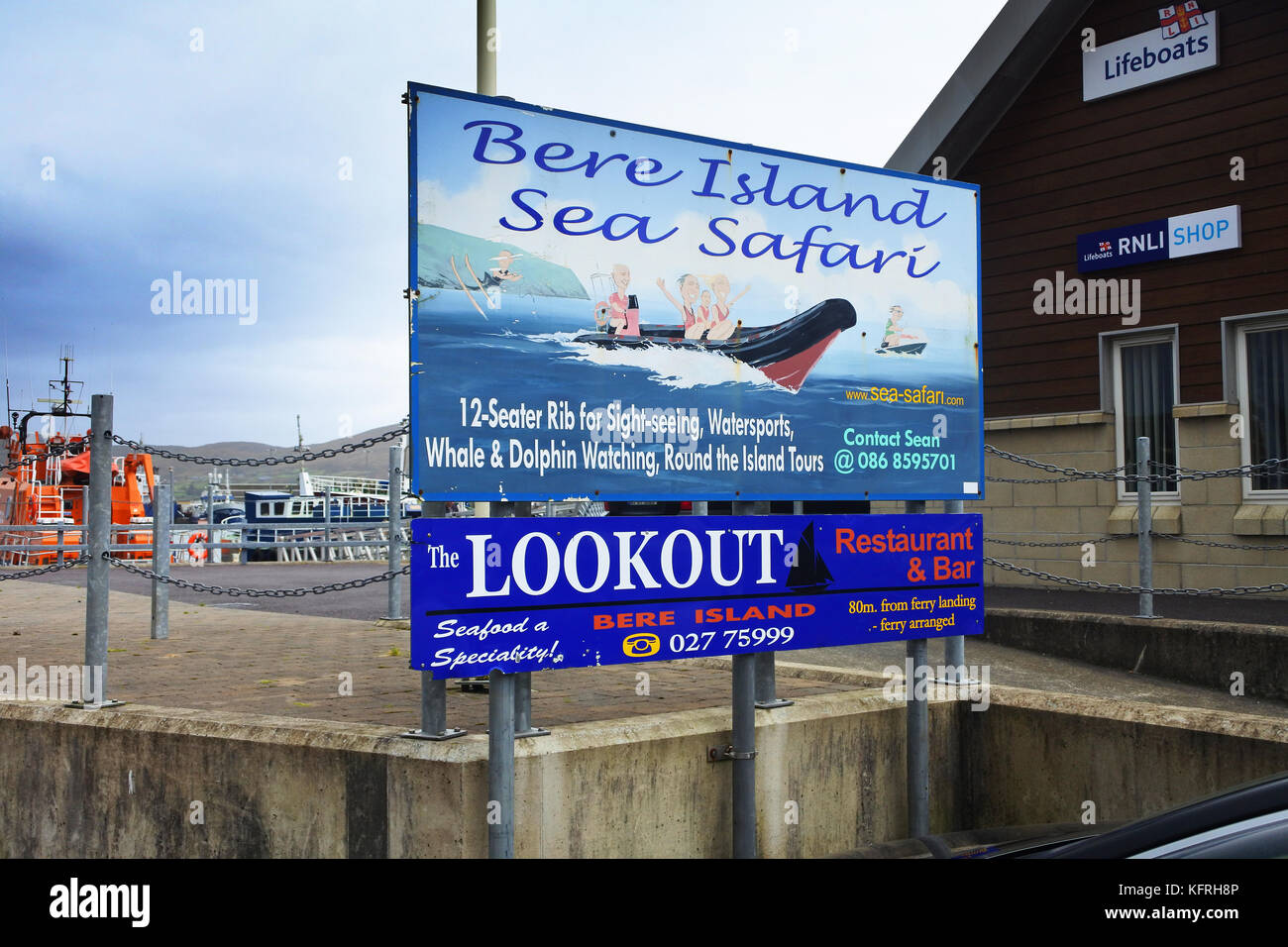 Sign signs information billboard hi-res stock photography and images ...