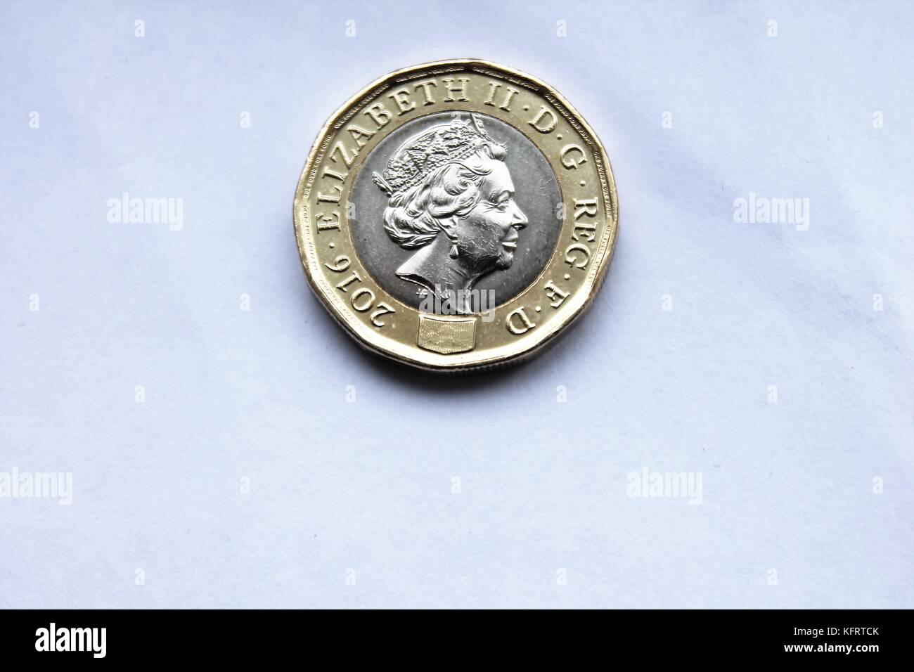 new pound £ 1 coin design 2016 , 12 side sided design Queen Elizabeth ...