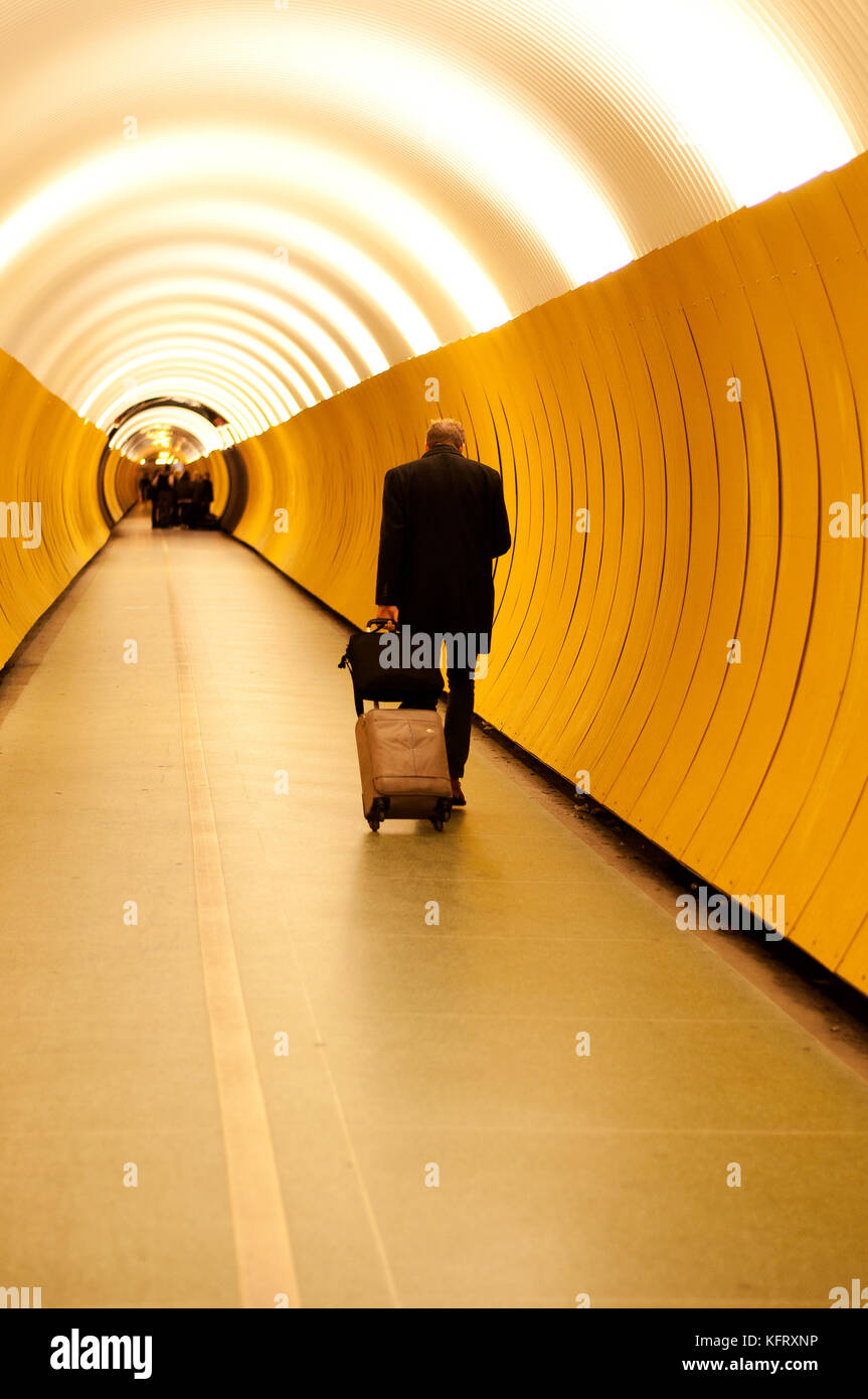 Traveler back hi-res stock photography and images - Alamy