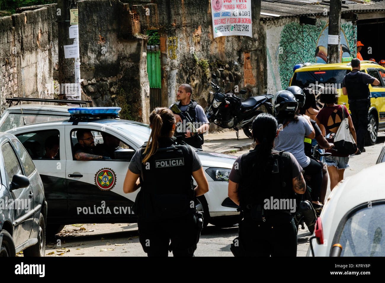 Rio De Janeiro, Brazil. 31st Oct, 2017. Members of Rio's civil police ...
