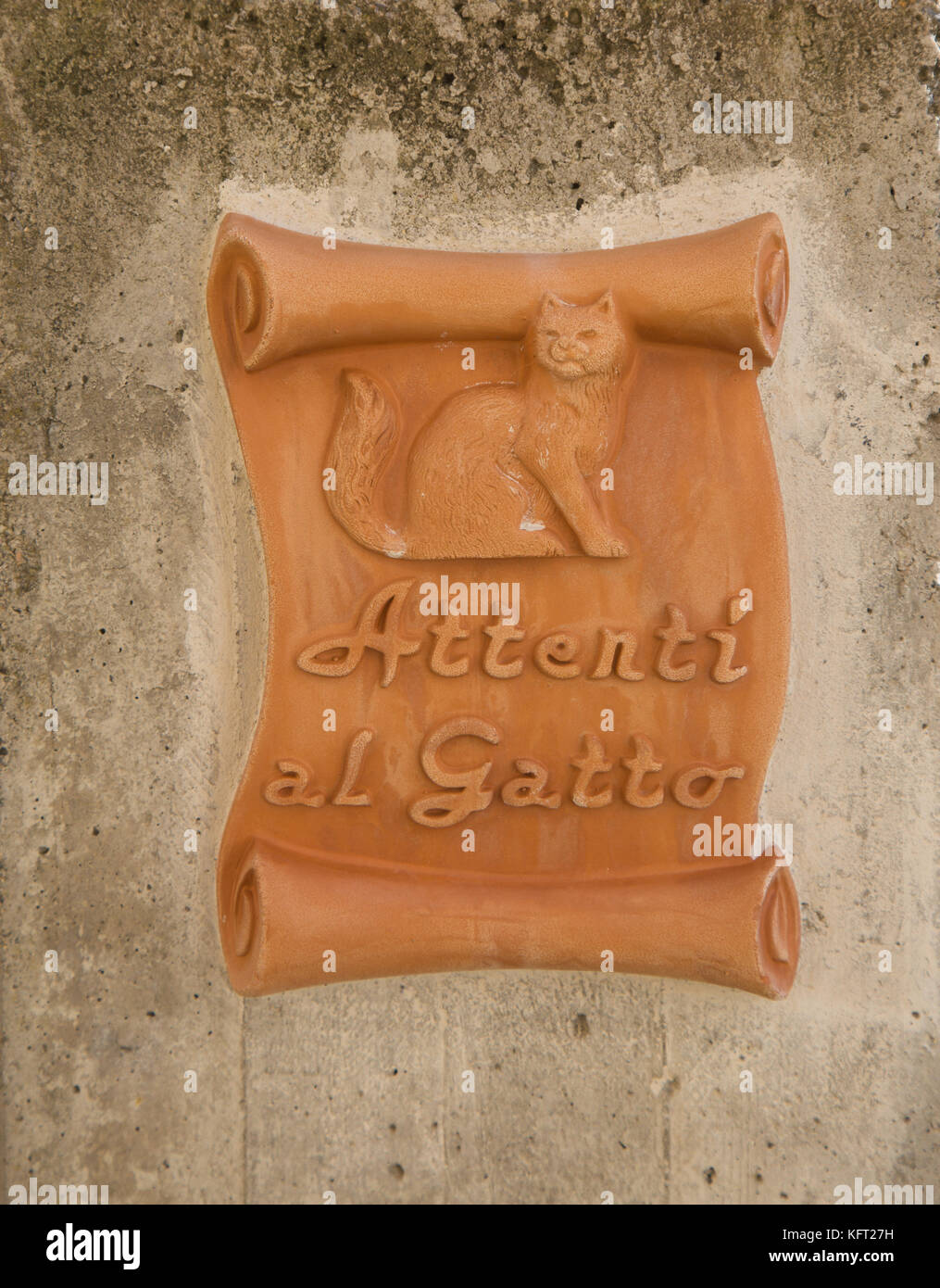 Beware of the cat written in Italian Stock Photo - Alamy