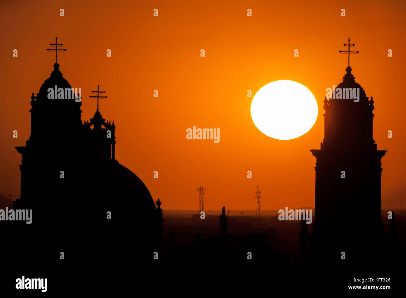 Sun at sunset in the backlight of the Cathedral of Hermosillo, Sonora ...