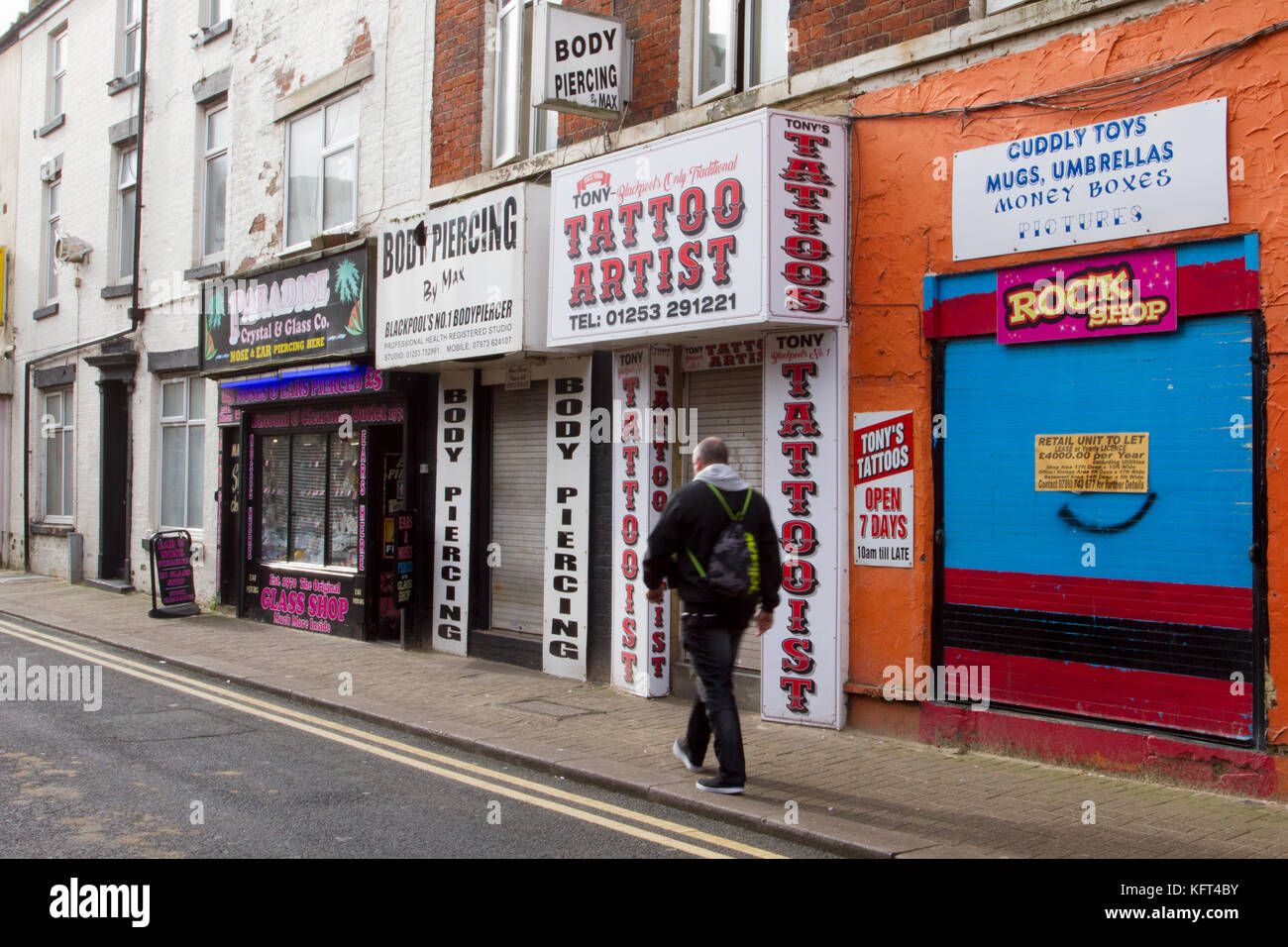 Rundown shopping centre uk hi-res stock photography and images - Alamy