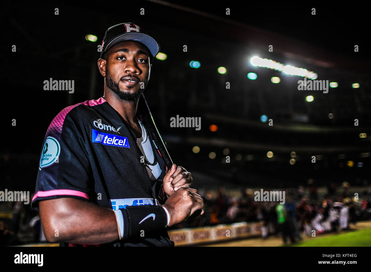 Dominic Brown, de naranjeros, durante el juego de beisbol de la Liga ...