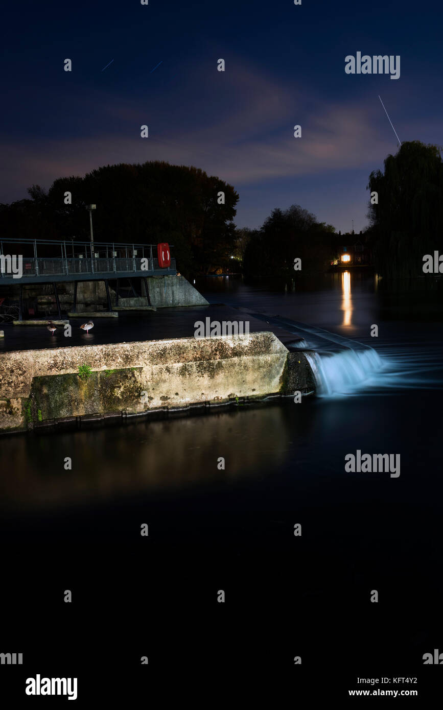 Pangbourne Weir, River Thames Stock Photo - Alamy