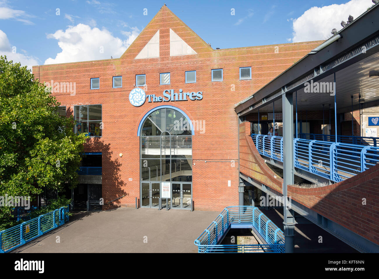 Trowbridge wiltshire town centre hi-res stock photography and images ...