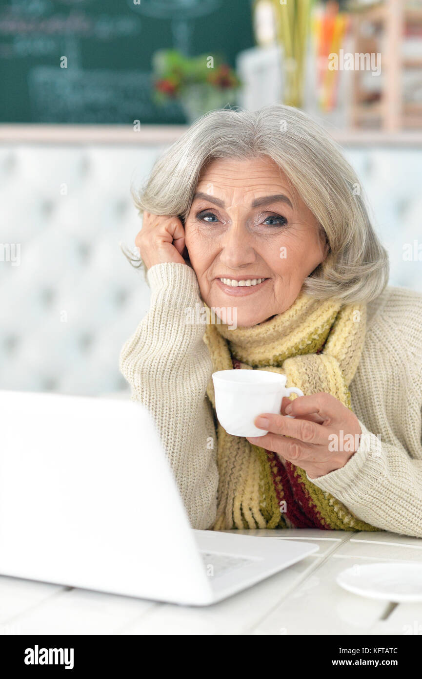 senior woman with laptop Stock Photo - Alamy