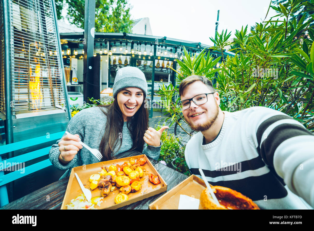 couple eating in cafe outside Stock Photo - Alamy