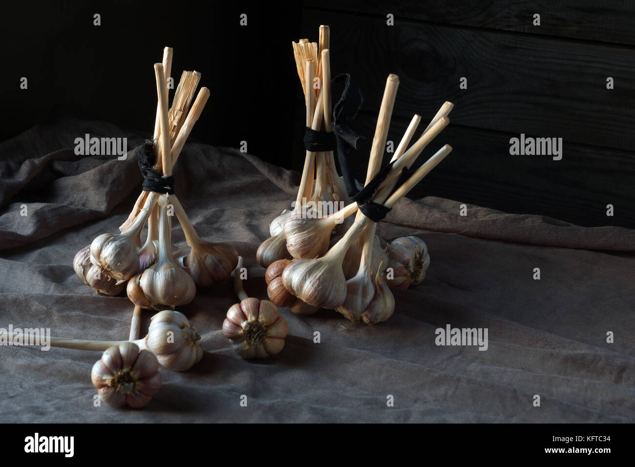 Still life of bulbs of garlic Stock Photo - Alamy