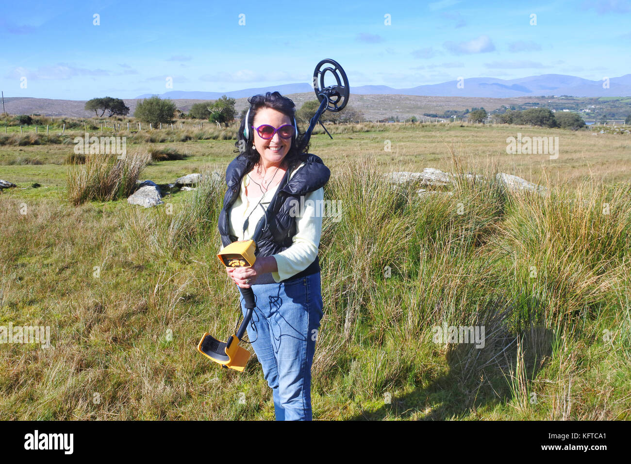 Female metal detecting hi-res stock photography and images - Alamy