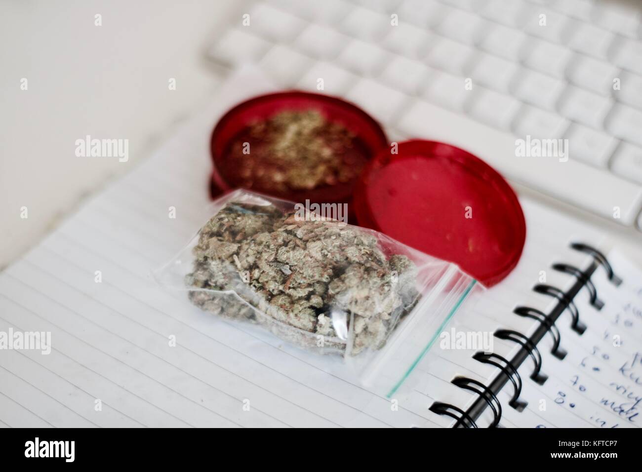 Big bag of drugs hi-res stock photography and images - Alamy