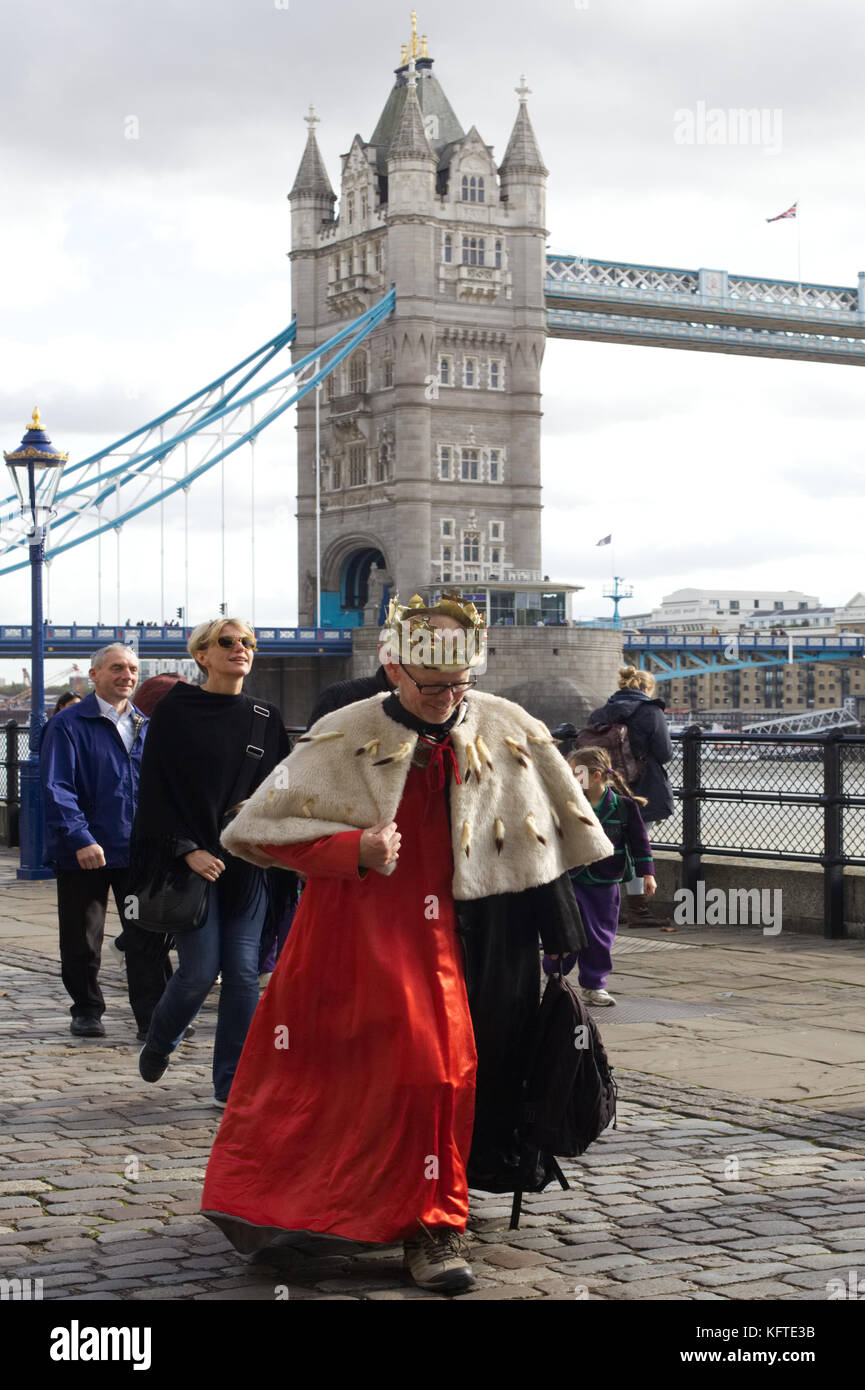 London landmarks man hi-res stock photography and images - Alamy
