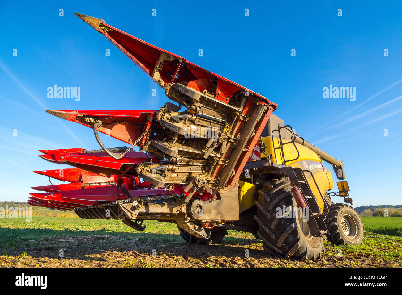 Underneath of Capello 960 maize cutting head on New Holland CR9080 ...