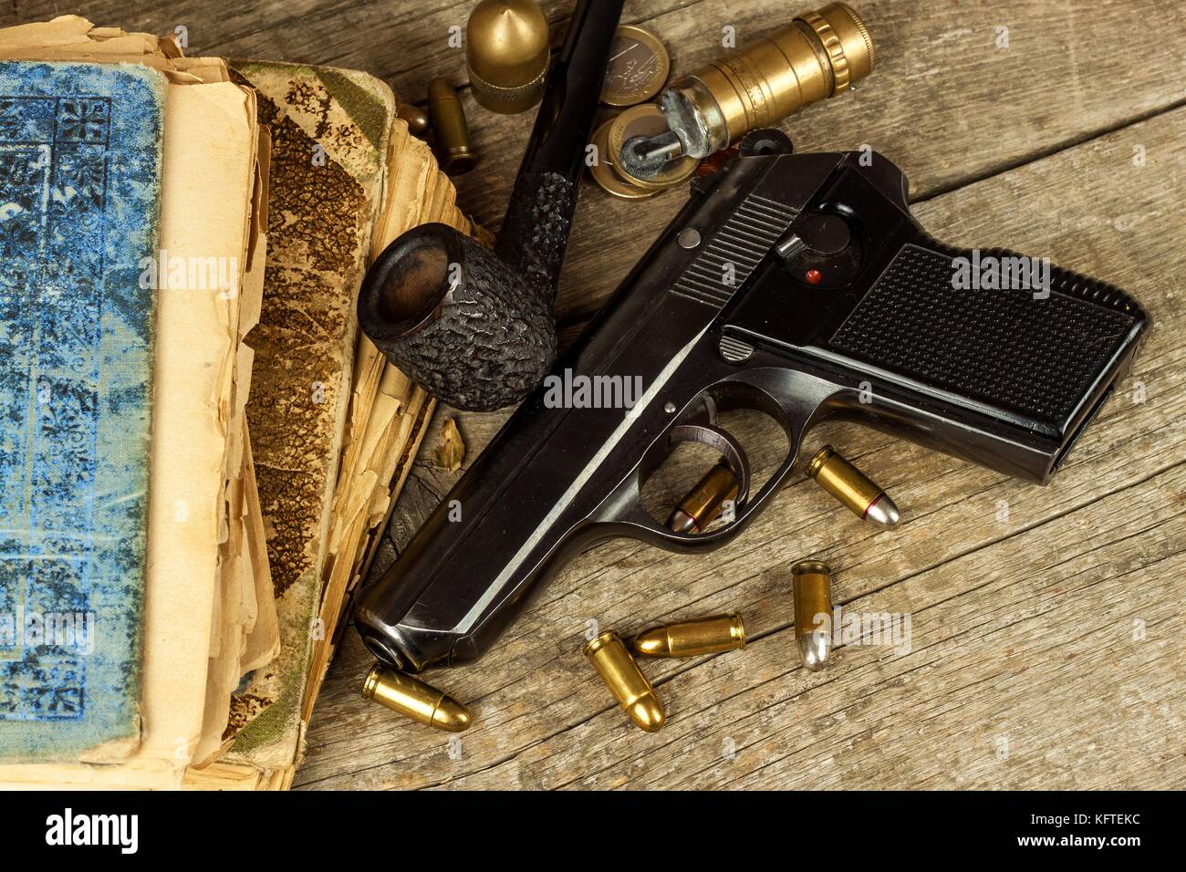 Crime story handgun on top hi-res stock photography and images - Alamy