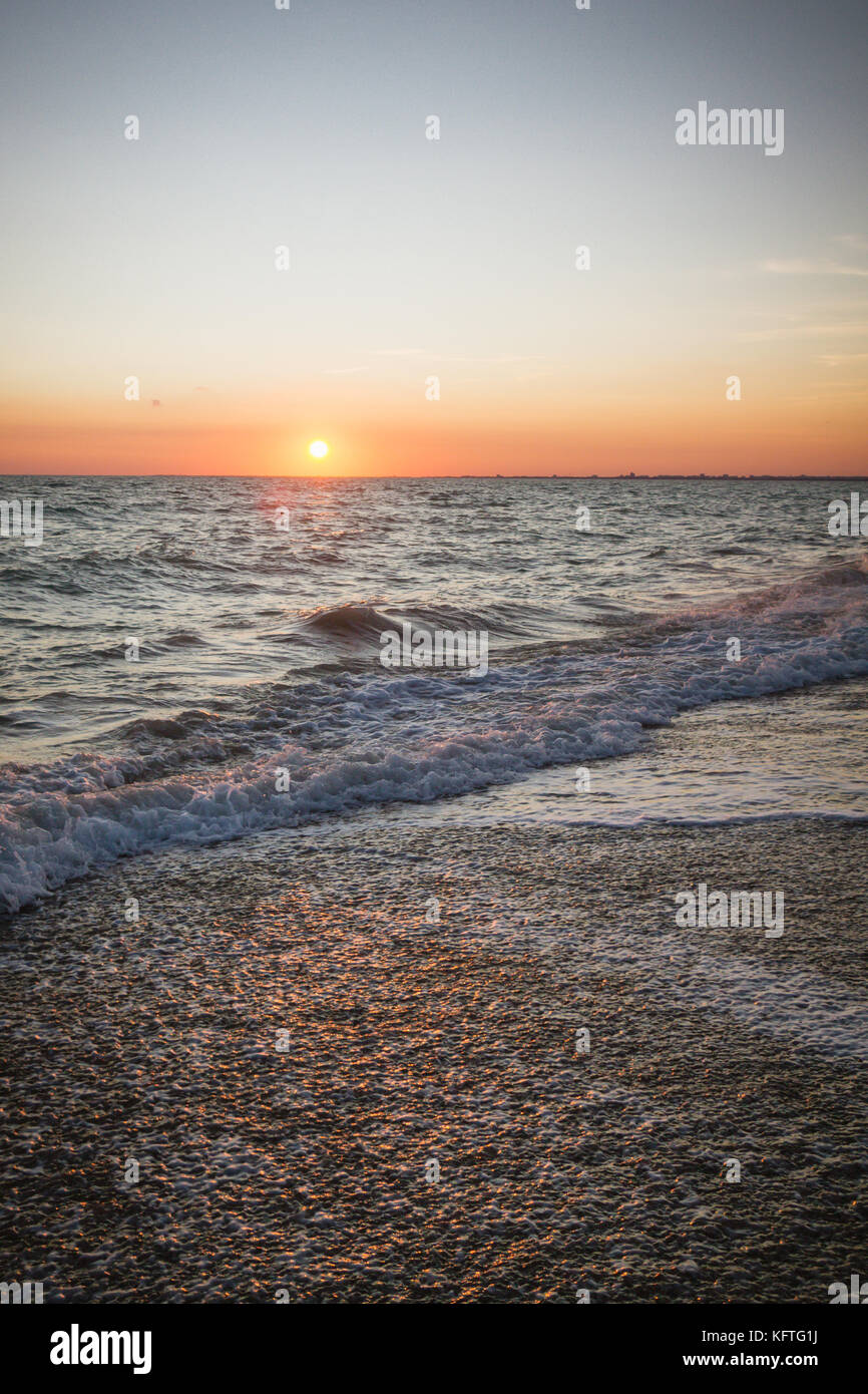 Beautiful sunset on the summer sea Stock Photo - Alamy