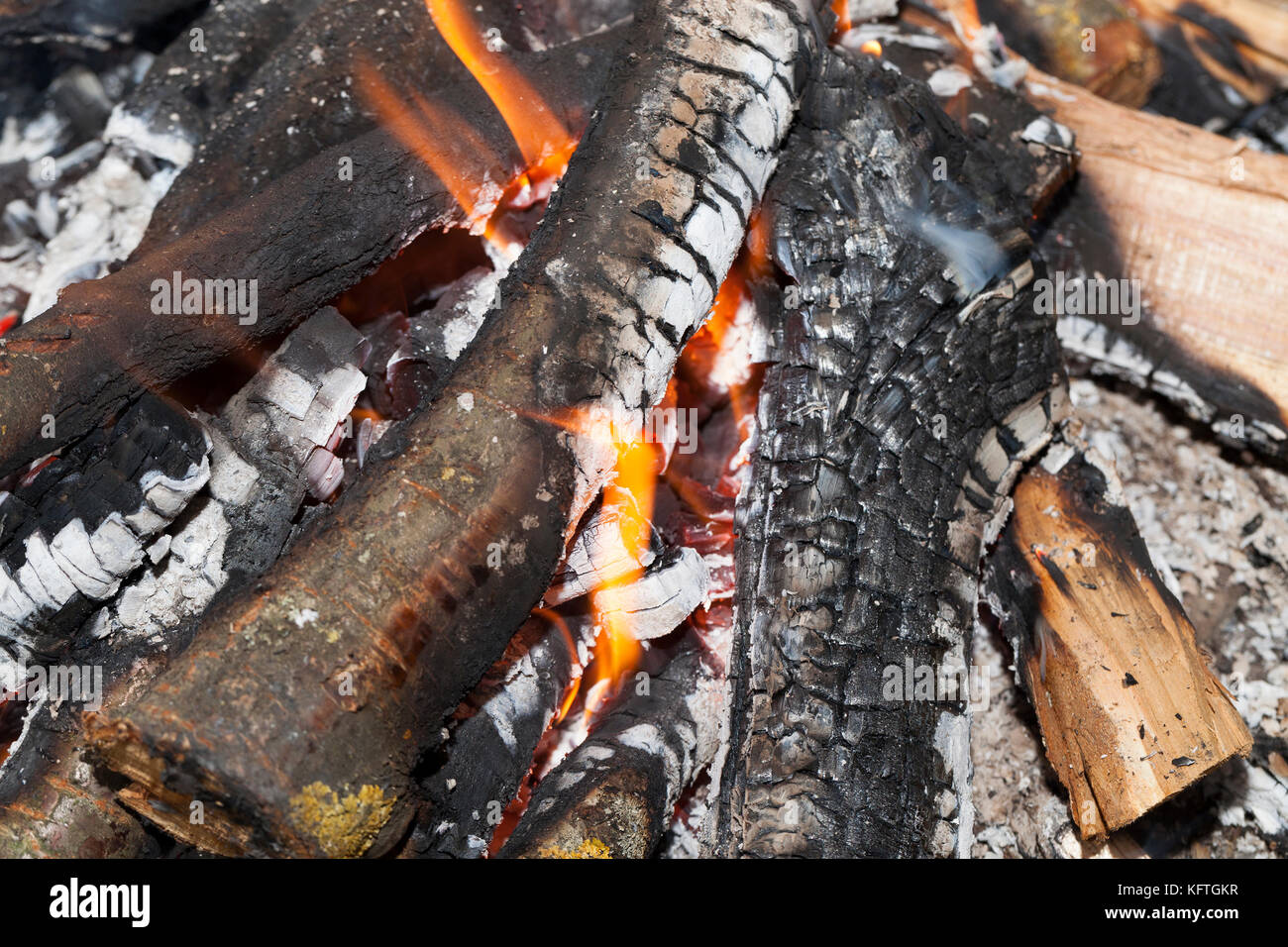 Wood fire burning in slow hi-res stock photography and images - Alamy