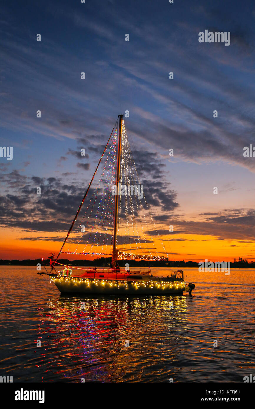Boat mast lights hi-res stock photography and images - Alamy