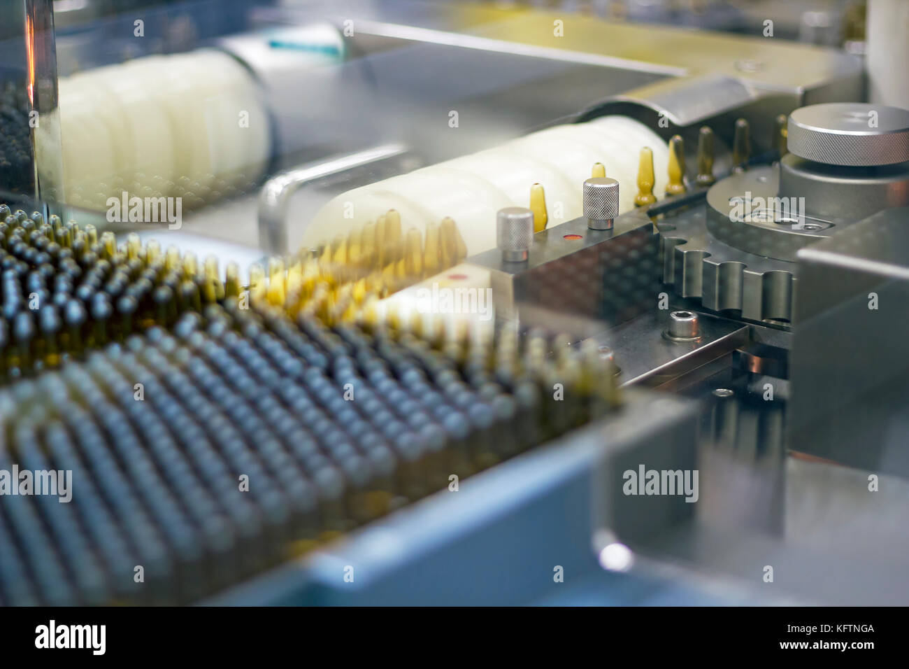 Automatic inspection machine inspects vials and ampules for ...