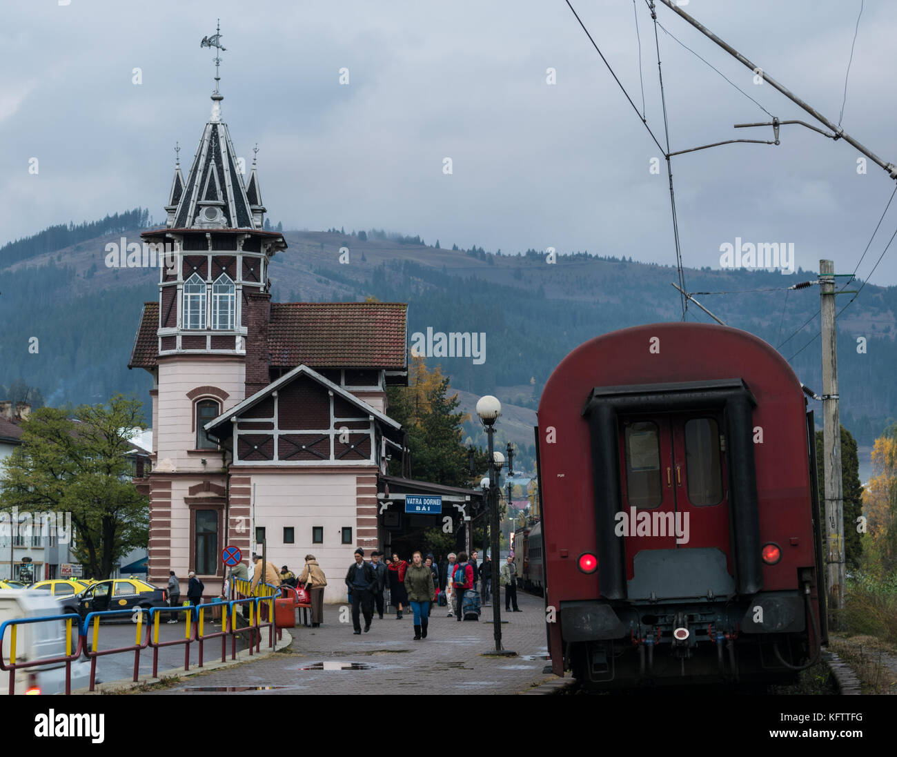 Romanian small town train station hi-res stock photography and images ...