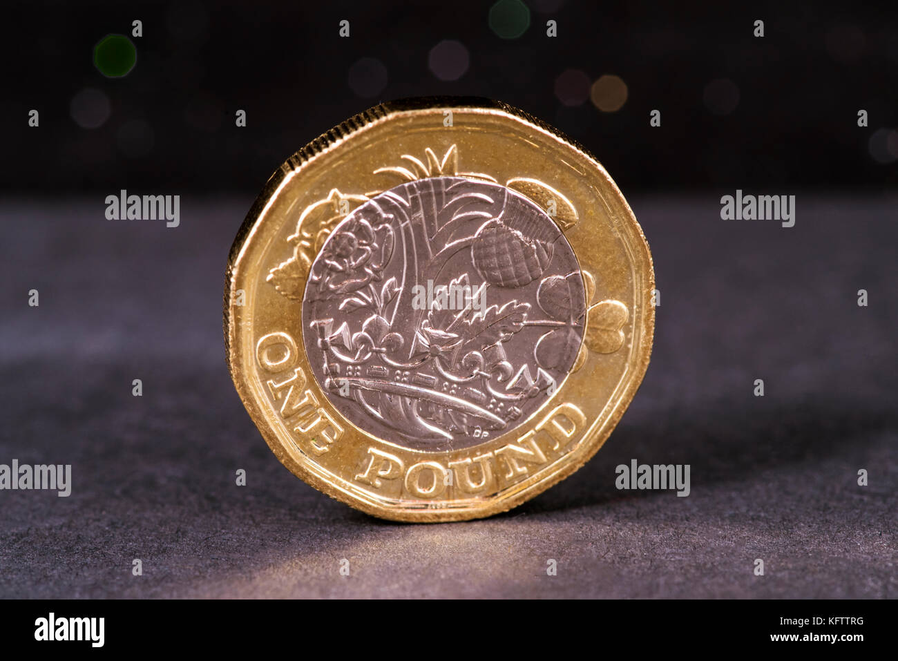 A pile of British one Pound coins Stock Photo - Alamy