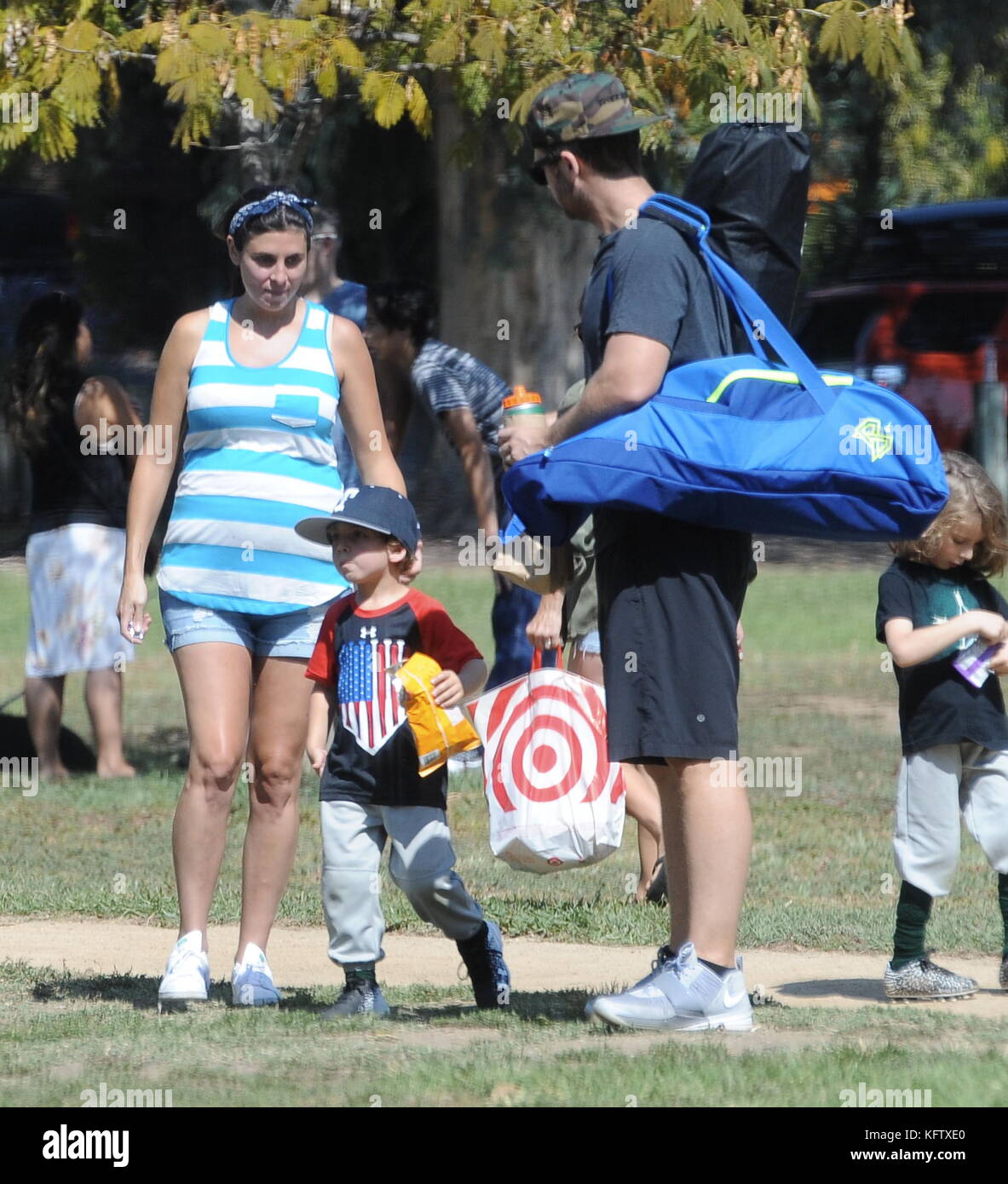 Jamie Lynn Sigler attends her son Kyle's little league baseball game ...