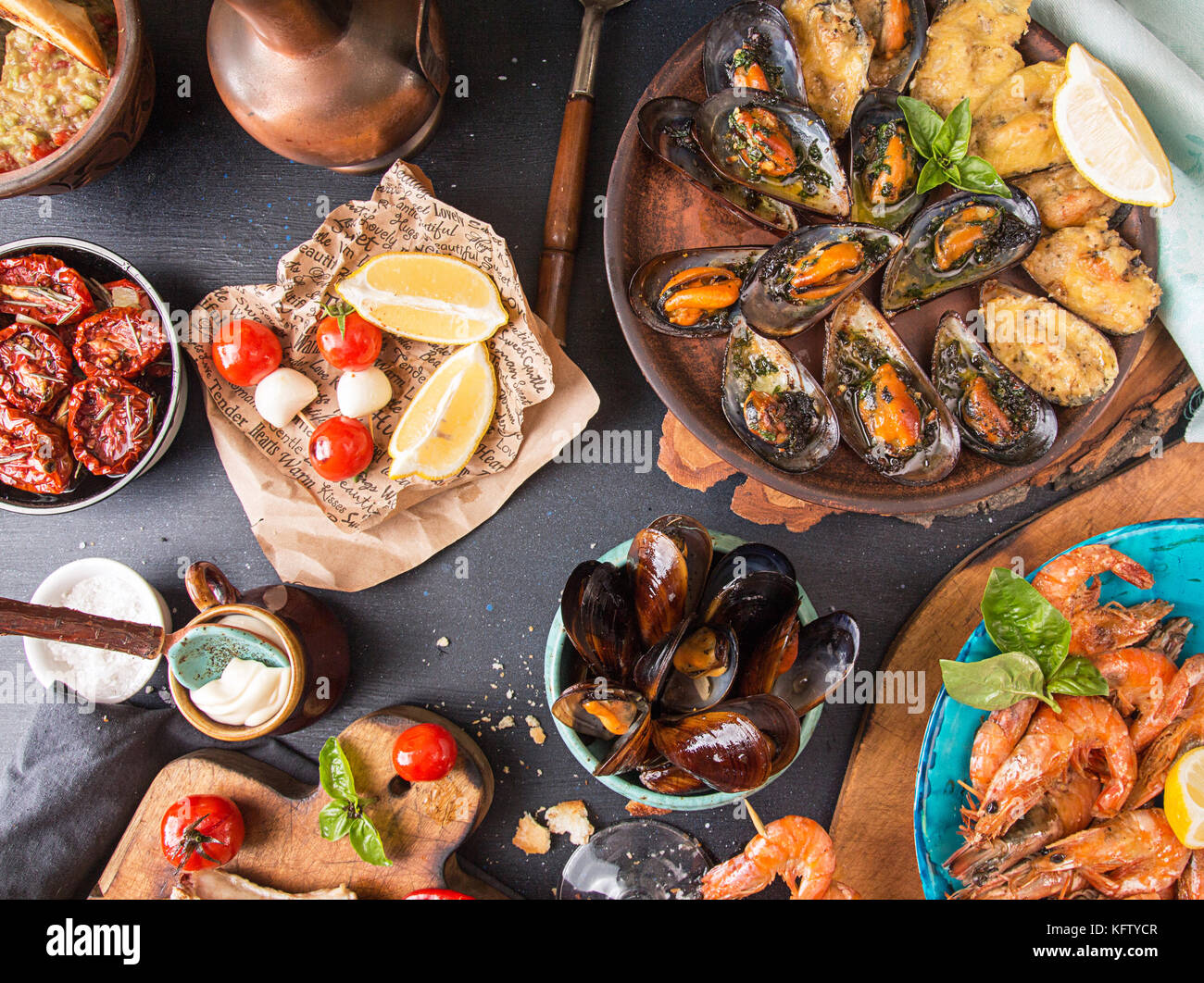 Overhead picnic table hi-res stock photography and images - Alamy