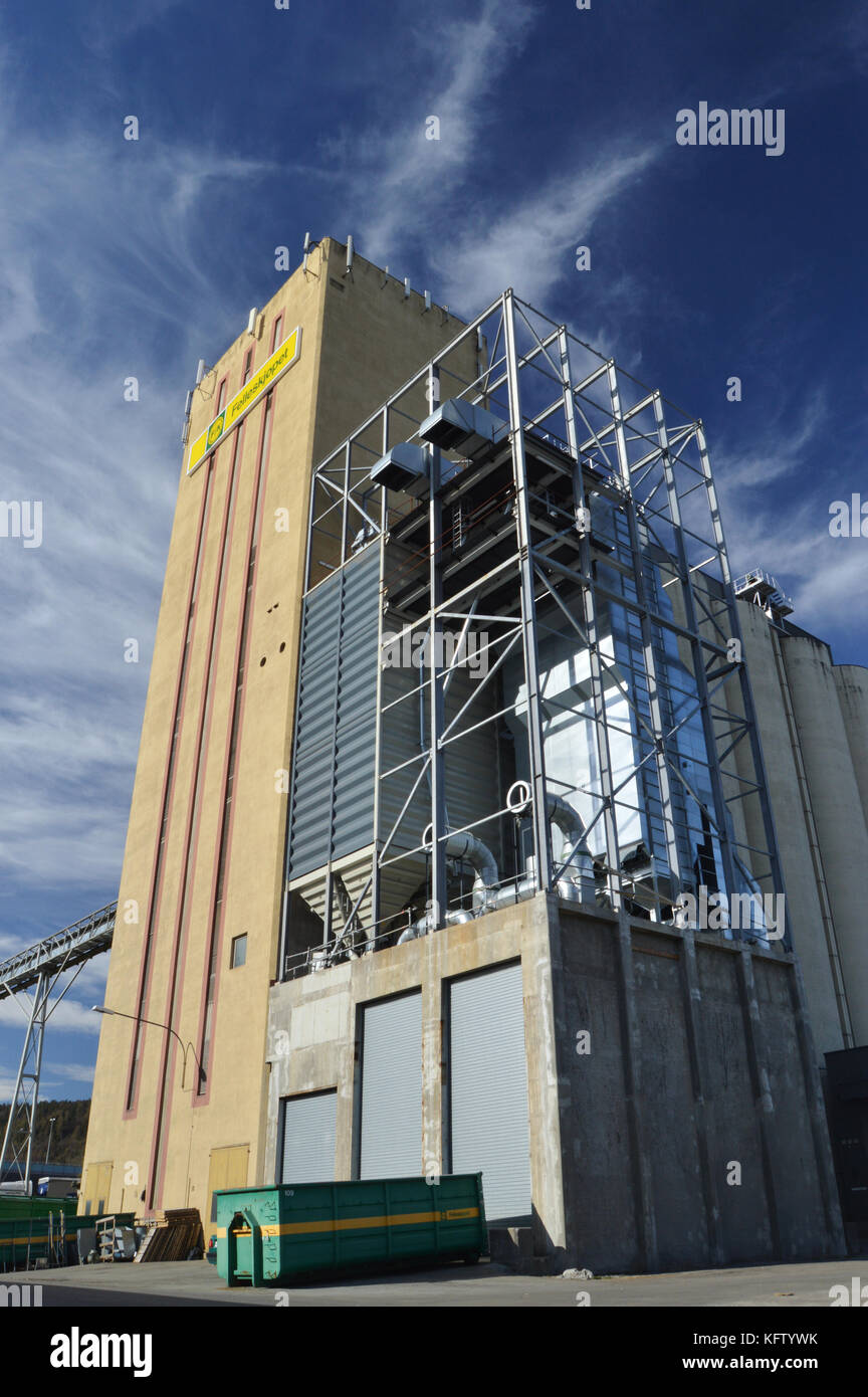 A large grain silo Stock Photo - Alamy