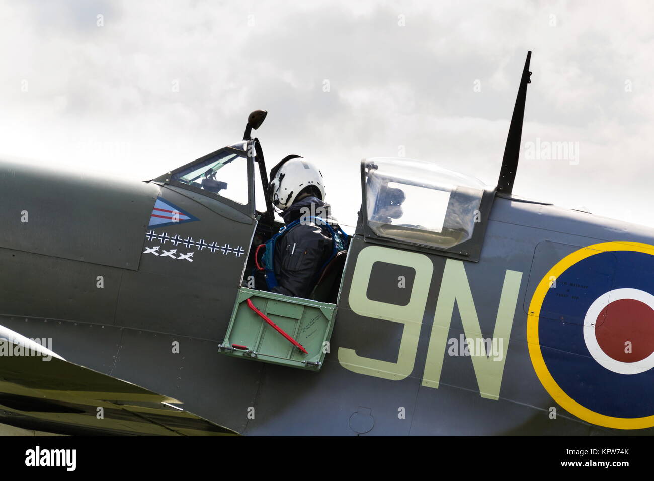 Supermarine spitfire cockpit hi-res stock photography and images - Alamy
