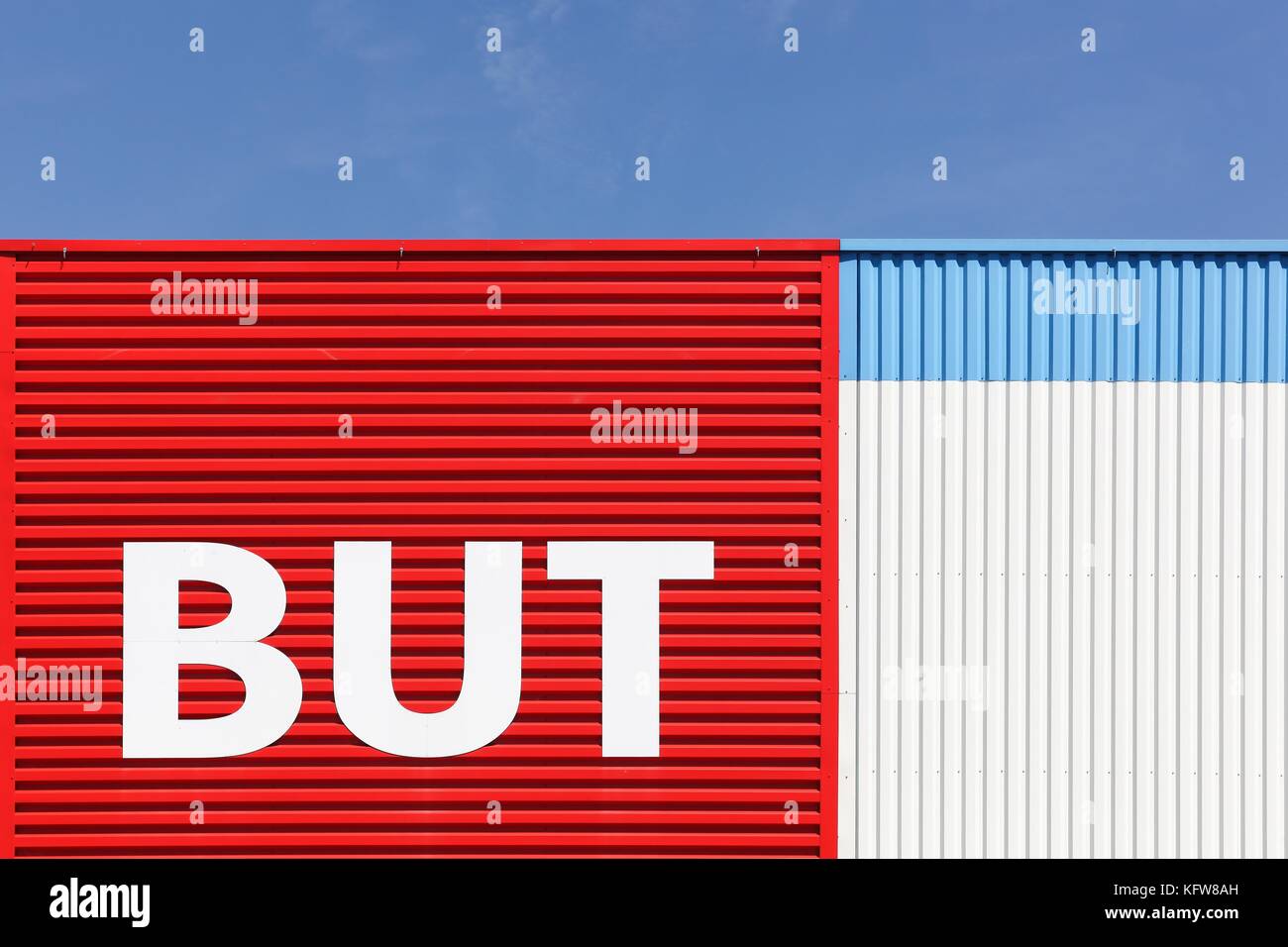 French market tables hi-res stock photography and images - Alamy