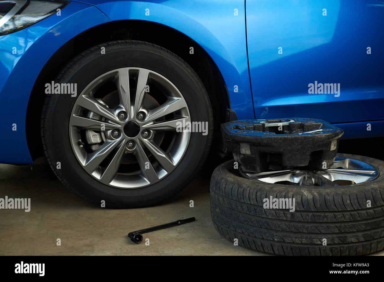 Tools for changing car wheel. Car repair service Stock Photo - Alamy