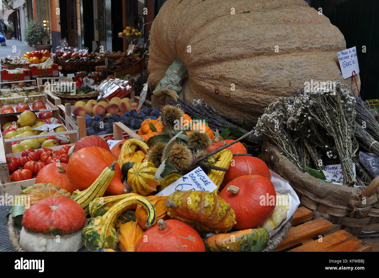 European stock markets hi-res stock photography and images - Alamy