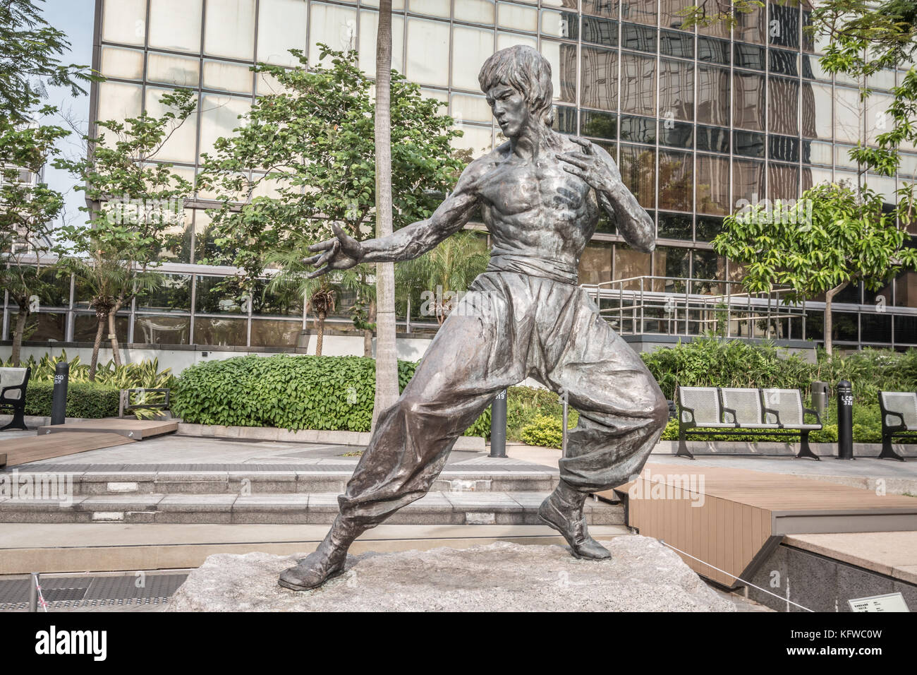 Bruce lee statue hi-res stock photography and images - Alamy