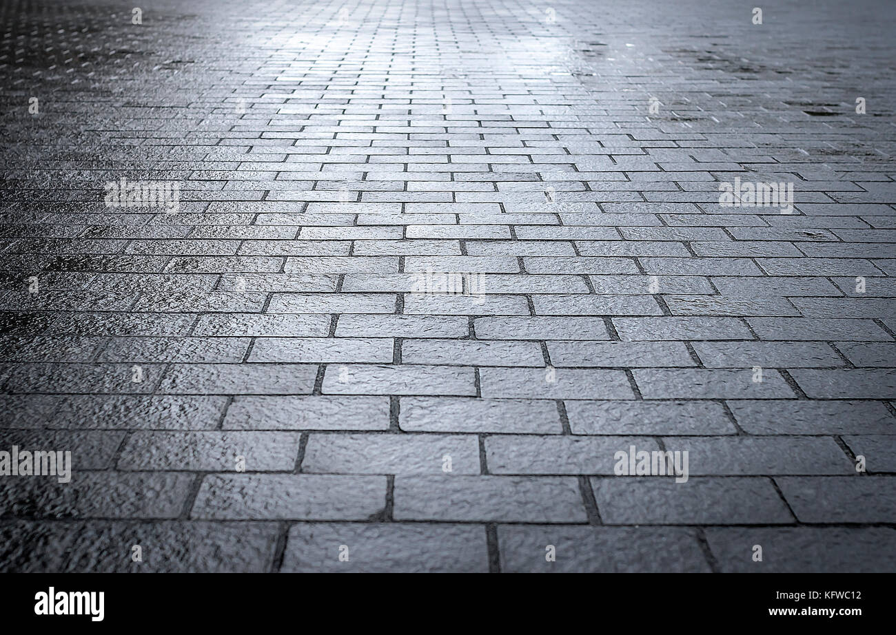 Wet paving stones hi-res stock photography and images - Alamy