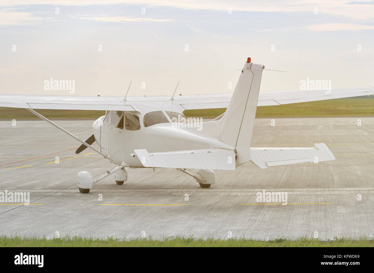 Airplane hire hi-res stock photography and images - Alamy