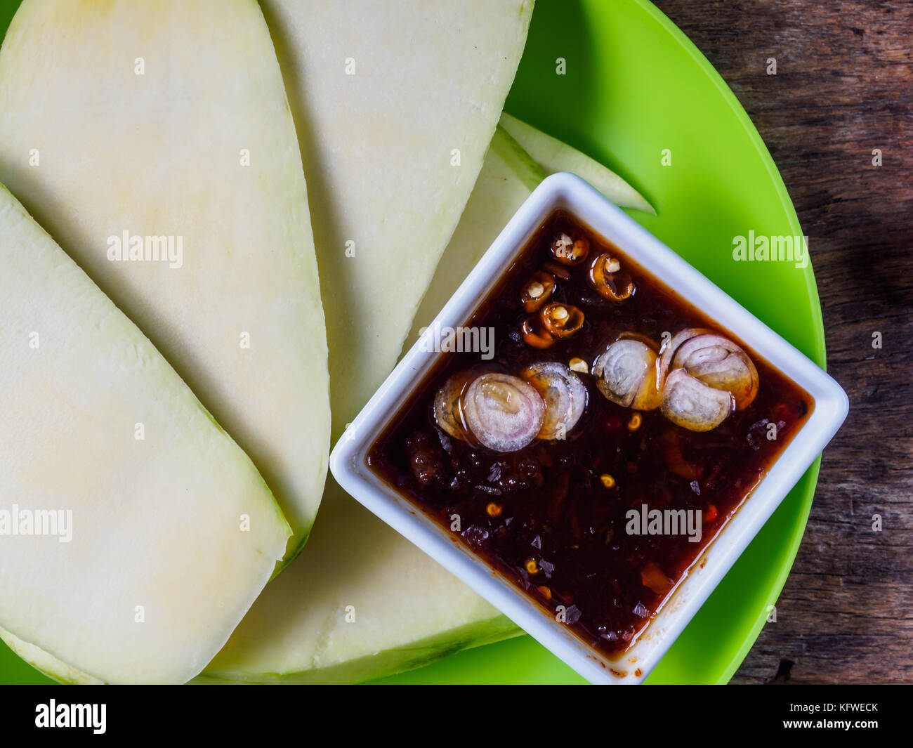 Green Mango with Sweet fish sauce(Thai dip Sauce), Popular Thai food ...