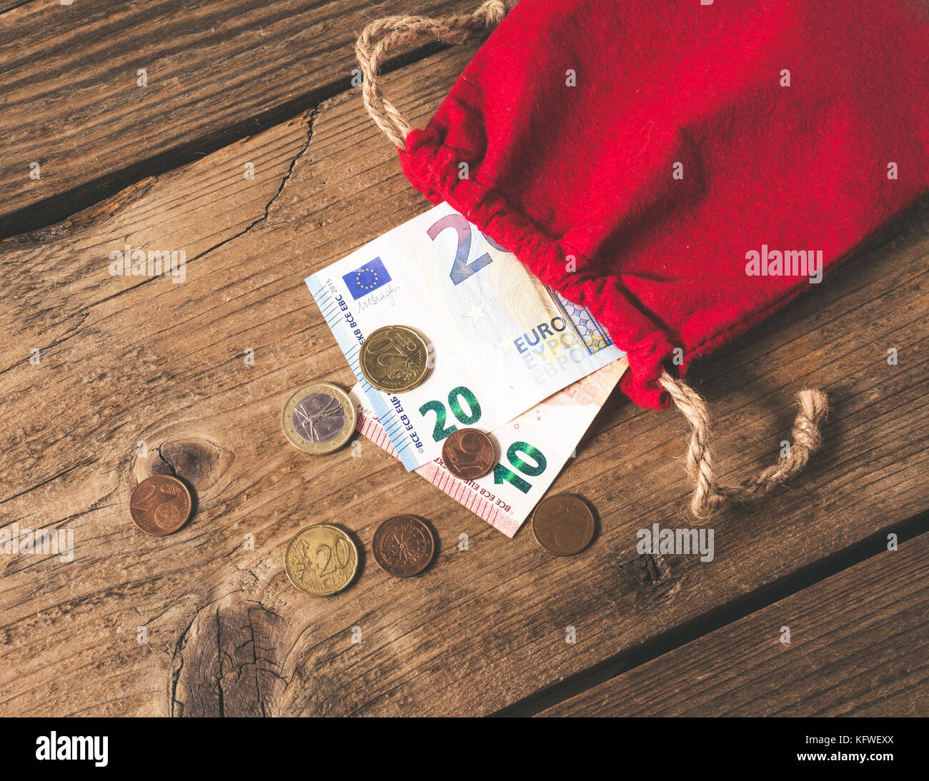 Shopping bill christmas expenses hi-res stock photography and images ...