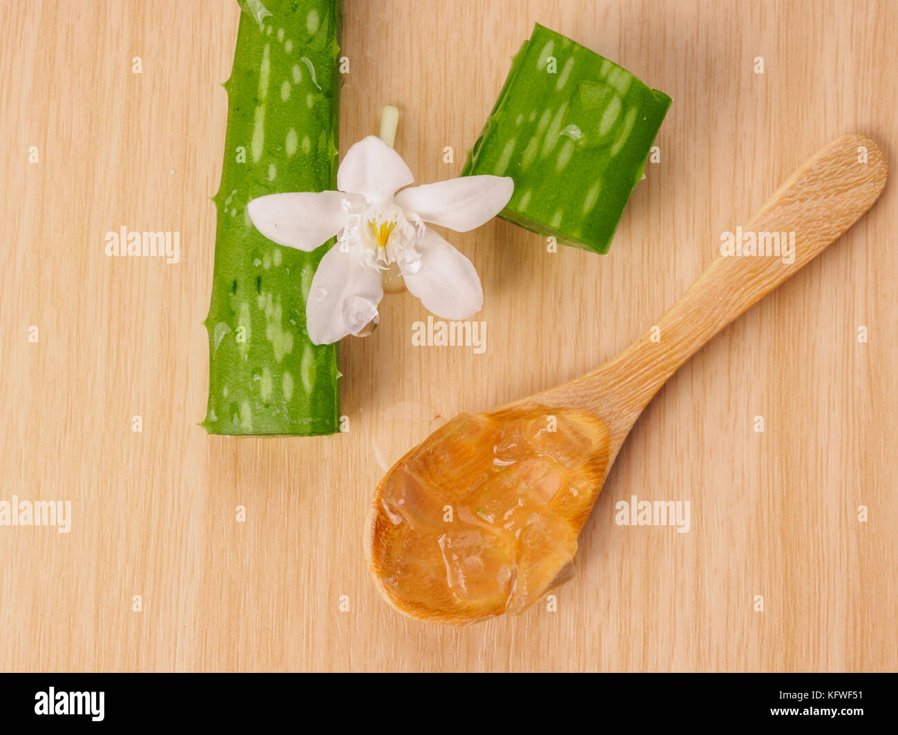 Spoon aloe vera on hi-res stock photography and images - Alamy