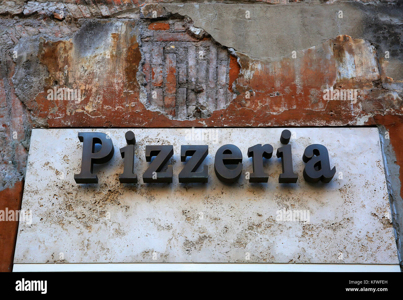 Vintage pizzeria sign in Italy Stock Photo - Alamy