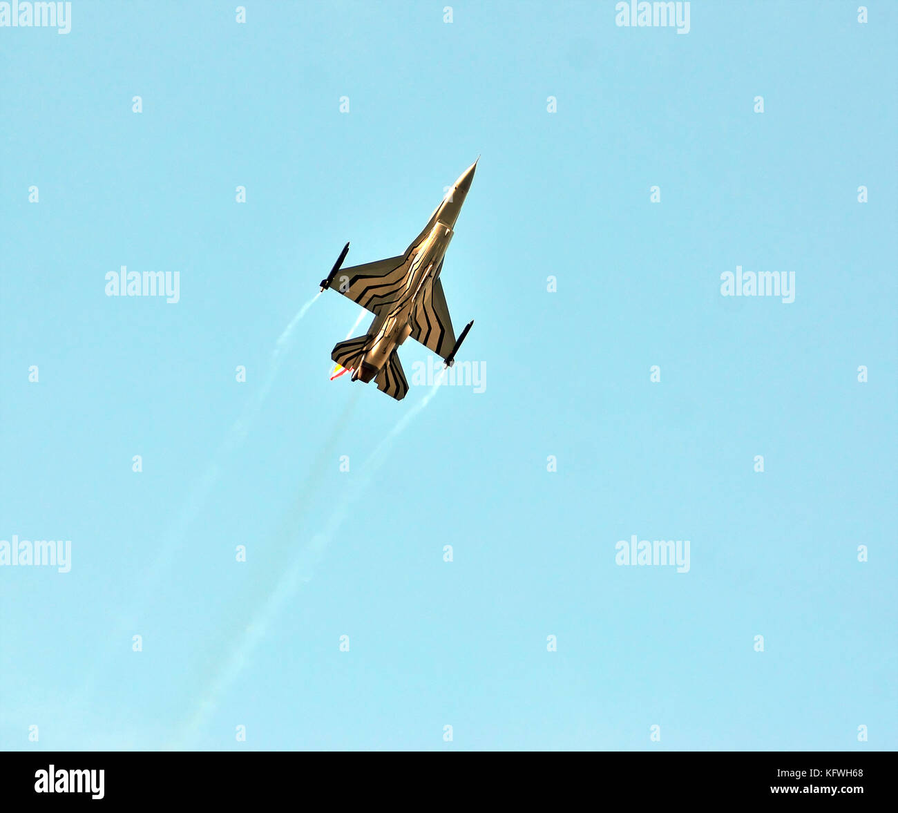 Belgian air force f 16 solo display hi-res stock photography and images ...